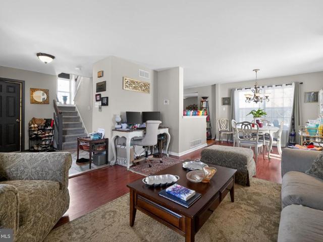 712 Queen Road