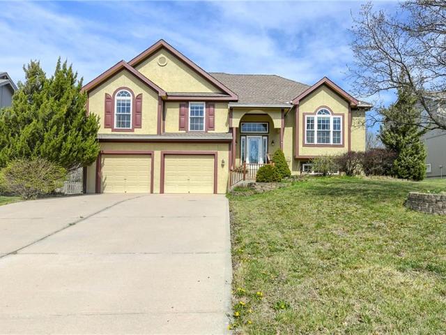 712 Rock Creek Dr, Lansing, KS 66043 | MLS #2605 | Compass