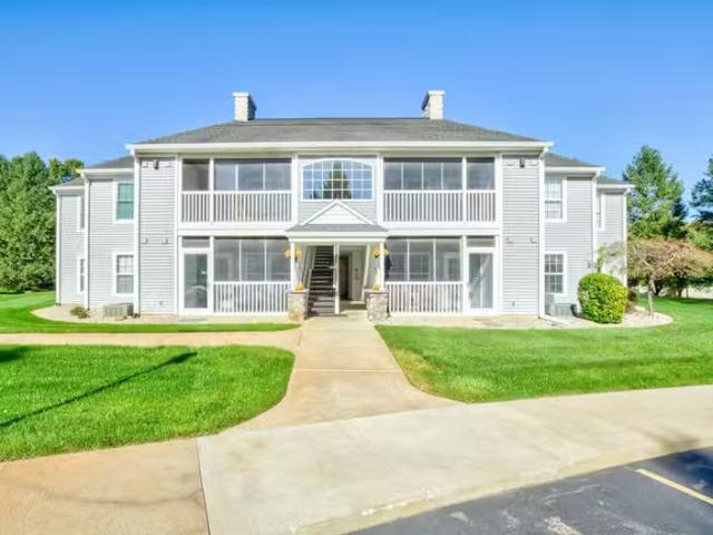 712 W Barrington Cir, Jackson, MI 49203 MLS 24053304