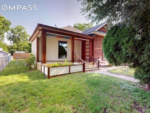 712 W Eighth St, Dallas, TX