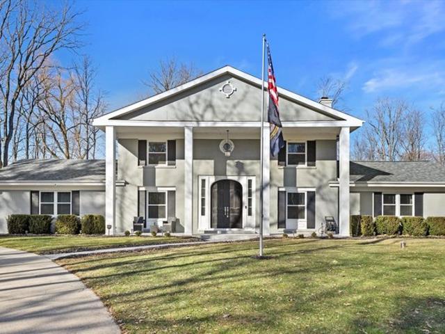 712 W Shady Ln, Mequon, WI 53097