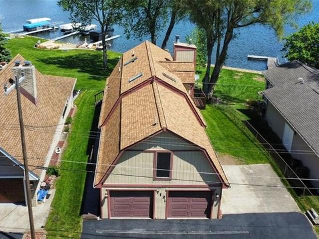 712 Wolverine Dr, Wolverine Lake, MI 48390