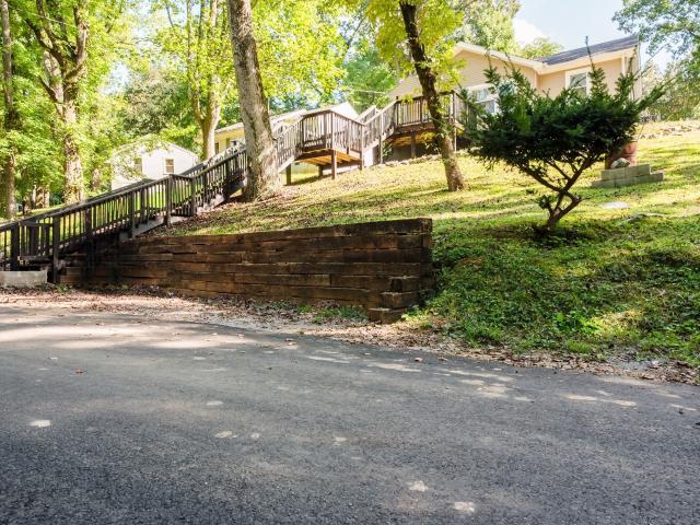 712 Woodlawn Dr