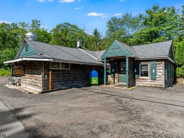 712 Woodport Rd