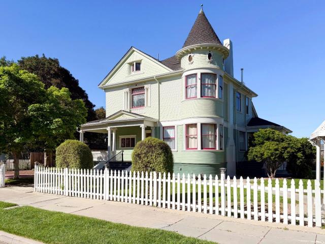 712 West Street