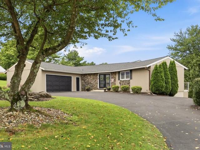 712 Winchester Dr, Westminster, MD 21157