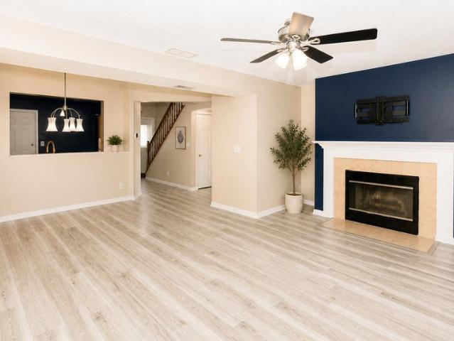 712 Valleyside Drive
