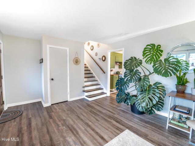 712 Yulan Drive