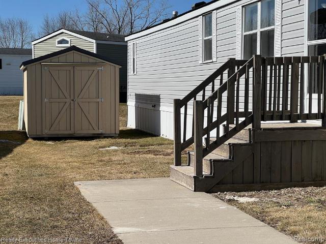 7134 Mapleview Circle East Circle