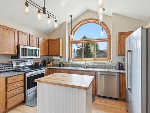 7135 Upper 157th St W, Apple Valley, MN 55124