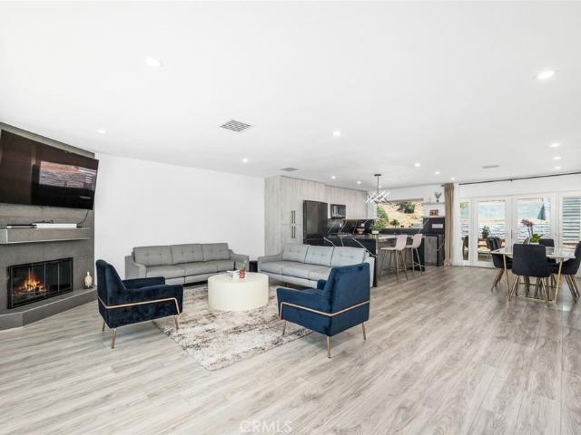 7136 Forest Hills