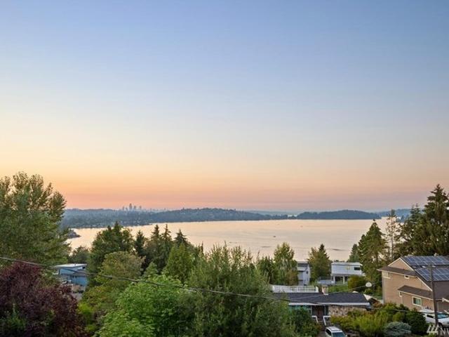 7136 S Sunnycrest Rd, Seattle, WA 98178