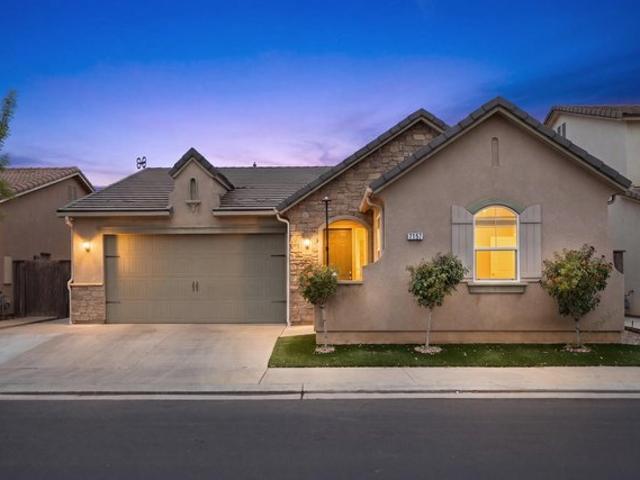 7137 N Fusion Dr, Fresno, CA 93711