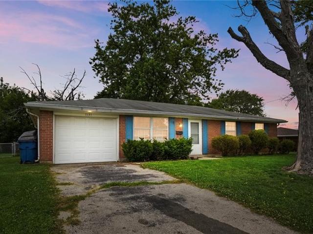 7137 Castlecrest Dr, Huber Heights, OH 45424