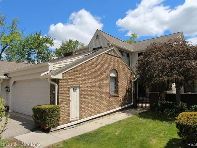 7139 Creeks Xing, West Bloomfield Township, MI 48322