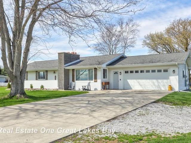 7130 Pierce Rd, Freeland, MI 48623