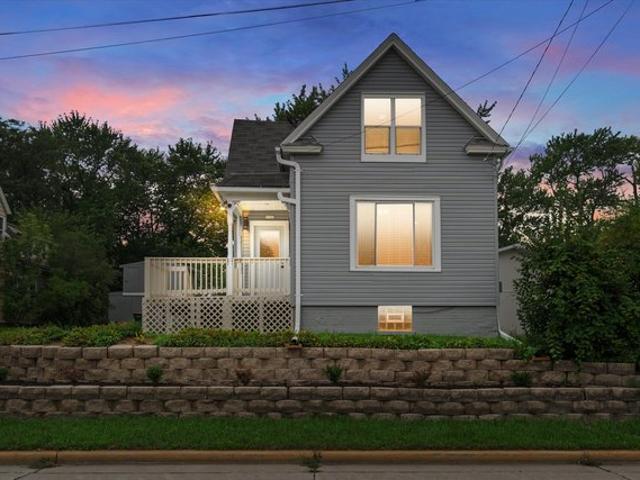 7131 S Pennsylvania Ave, Oak Creek, WI 53154