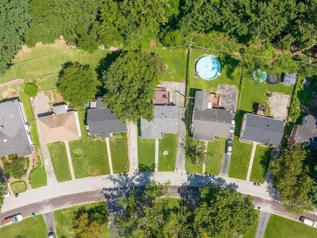 7133 Circleview Dr, Affton, MO 63123