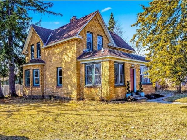 713 3rd Ave SW, Cambridge, MN 55008