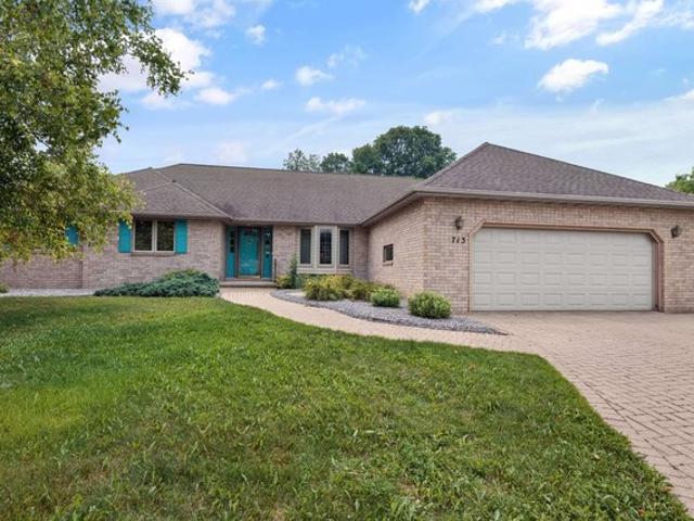 713 Canberry Ct, De Pere, WI 54115
