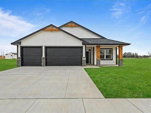 713 David Way NE, Isanti, MN 55040