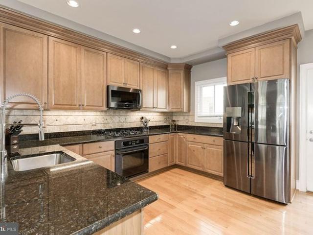 713 Day Ln, Alexandria, VA 22314