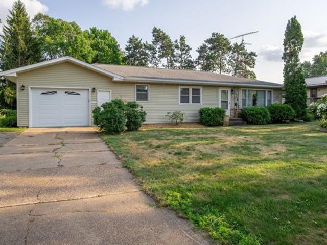713 Dwight St, Chippewa Falls, WI 54729