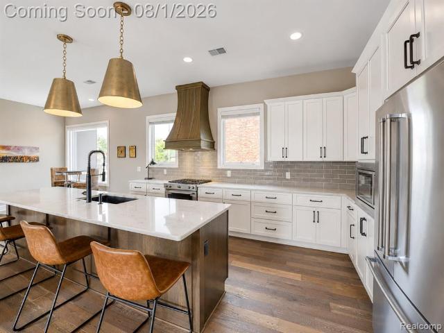713 E 11 Mile Road