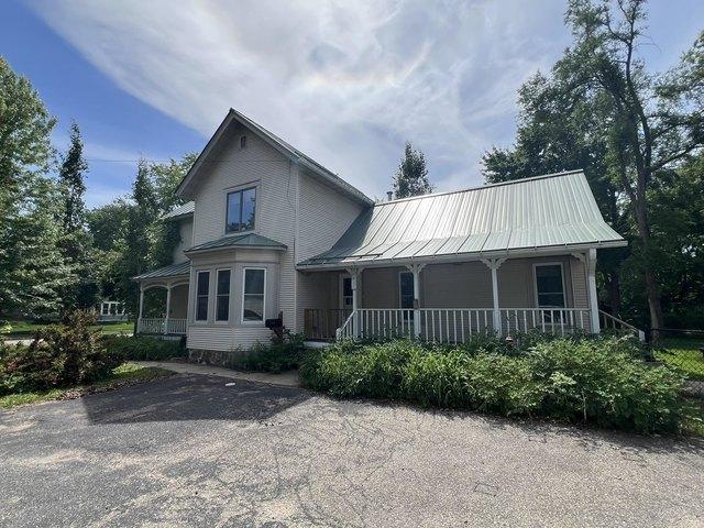 713 E Lake St, Waupaca, WI 54981