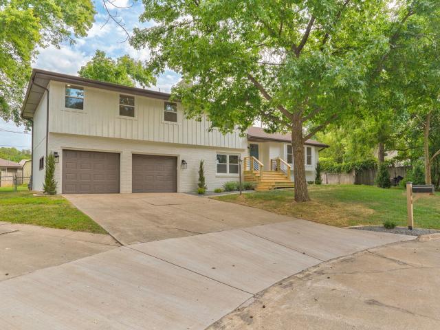713 E Meadowlark Circle