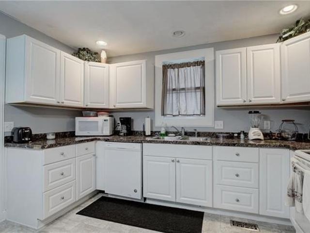 713 Kearney St, Atchison, KS 66002