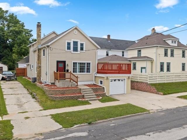 713 Huron St, Manitowoc, WI 54220
