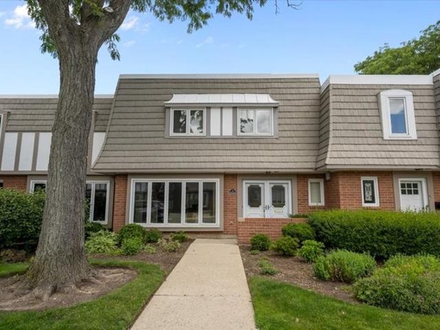 713 Orleans Dr, Highland Park, IL 60035