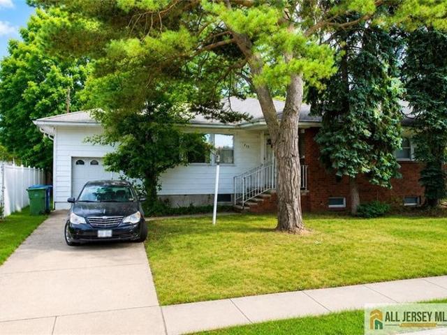 713 Lincoln Dr, Perth Amboy, NJ 08861