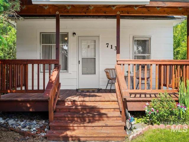 713 Montana St
