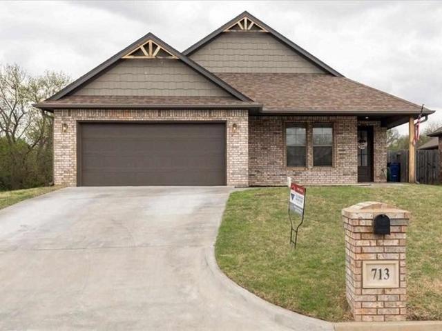 713 Meadow Ln, Cache, OK 73527
