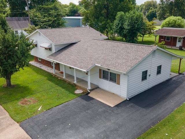 713 N 29th St, Herrin, IL 62948
