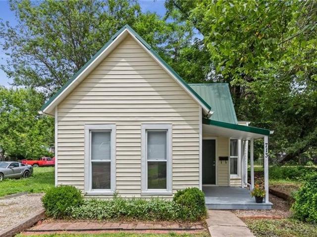 713 S Sycamore St, Ottawa, KS 66067