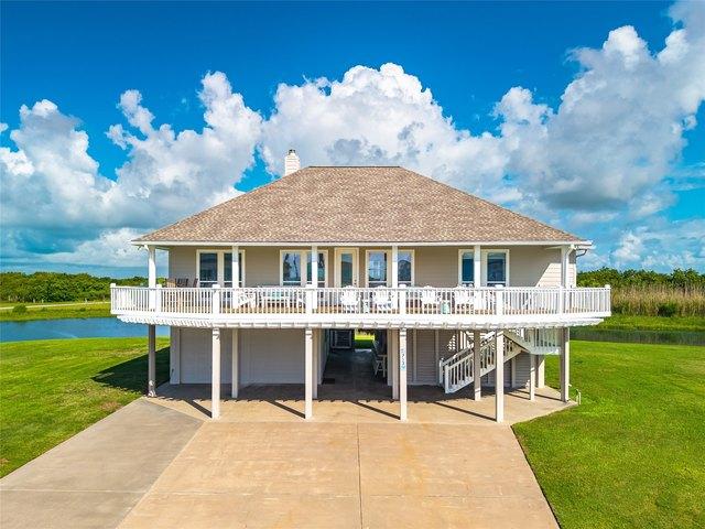 713 Sara Way, Crystal Beach, TX 77650