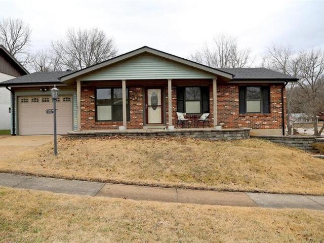 713 Stonesign Dr, Fenton, MO 63026