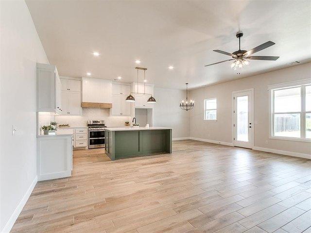 713 Summit Hollow Dr, Norman, OK 73071