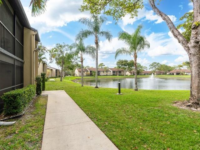 713 Sunny Pine Way Apt G1, Greenacres, FL 33415