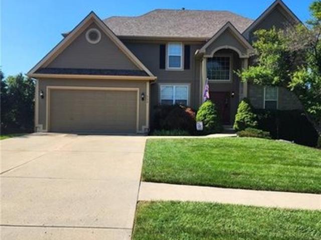 713 Rock Creek Dr, Lansing, KS 66043