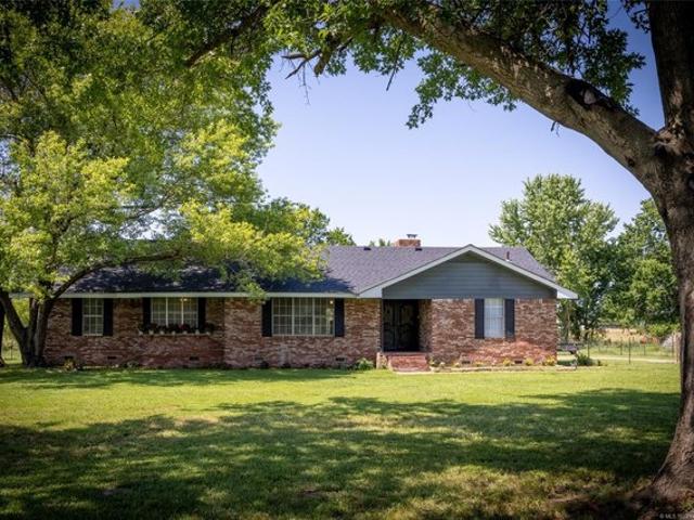 713 W Little Flower Ln, Stigler, OK 74462
