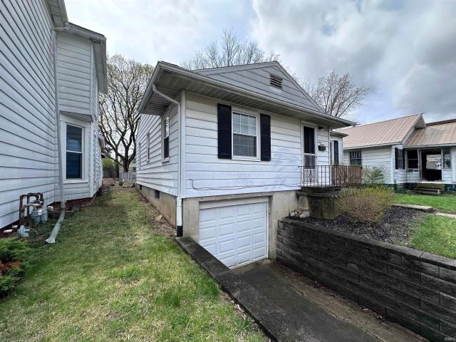 713 W Queen Street