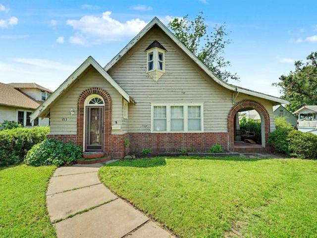 713 W South St, Salina, KS 67401