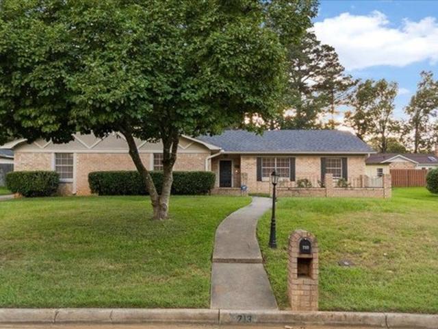 713 Wedgewood Ln, Longview, TX 75604