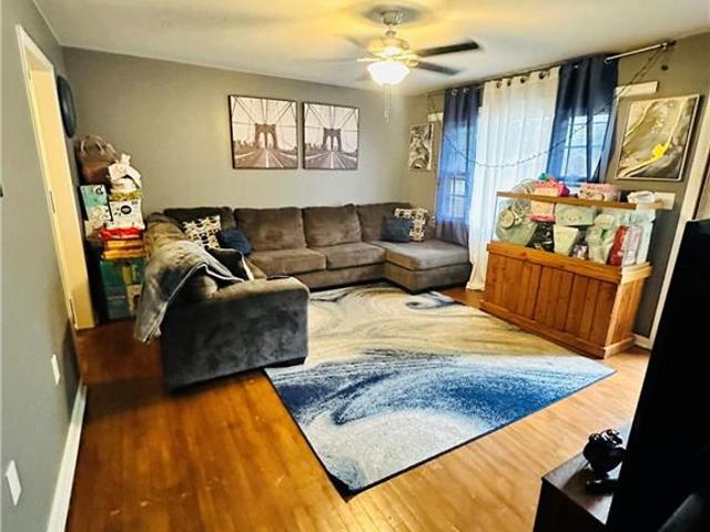713 Todds LN