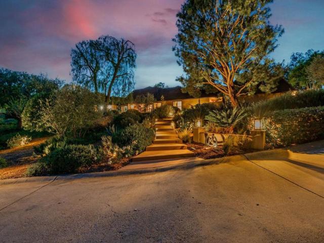 7144 Via Mariposa Sur