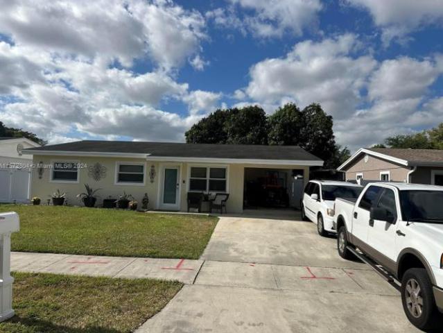 7140 McClellan St, Hollywood, FL 33024
